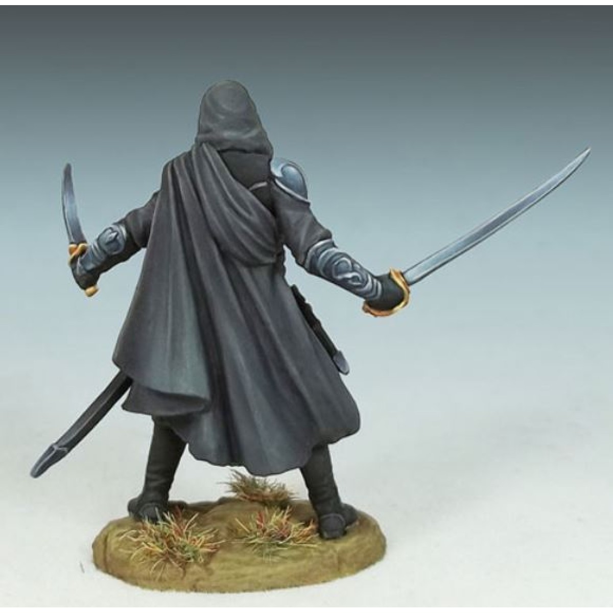 Dark Sword Miniatures - Visions in Fantasy - Hooded Assassin Dark Sword Miniatures - Visions in Fantasy - Hooded Assassin